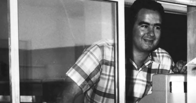 Glen Bell | Success Story of the Man Behind Taco Bell
